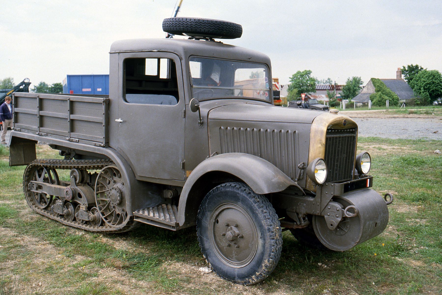 UNIC Center AG - Militärfahrzeuge - UNIC